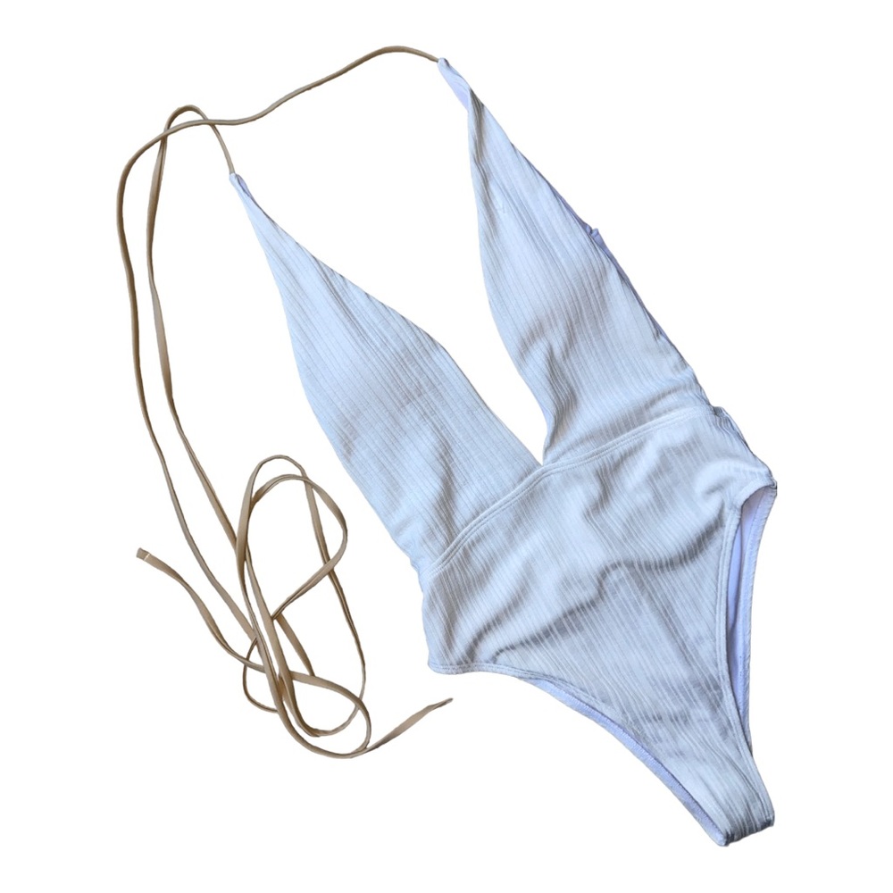 Low Plunge Ribbed Ivory One Piece Swimsuit Size Medium - Gem